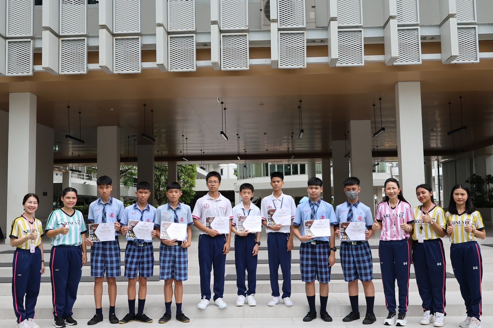 ขอแสดงความยินดีกับนักเรียนที่ได้รับรางวัลจากการแข่งขันทักษะทางคณิตศาสตร์ | Srisuvit School